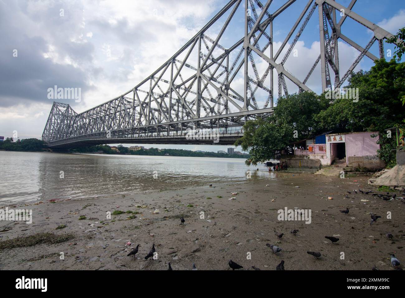 An iconic landmark in Kolkata, the Howrah Bridge is a huge steel bridge ...