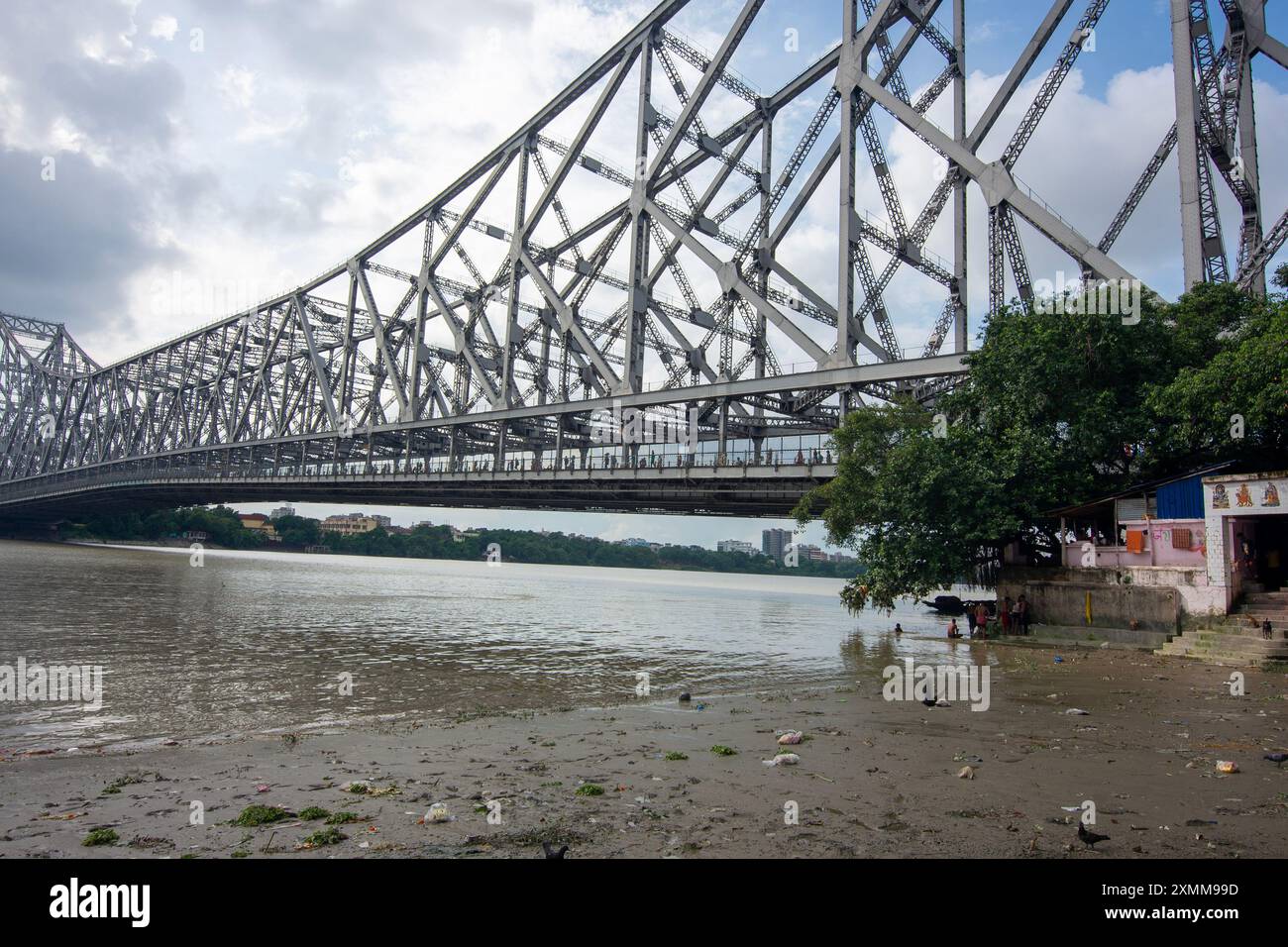 An iconic landmark in Kolkata, the Howrah Bridge is a huge steel bridge ...