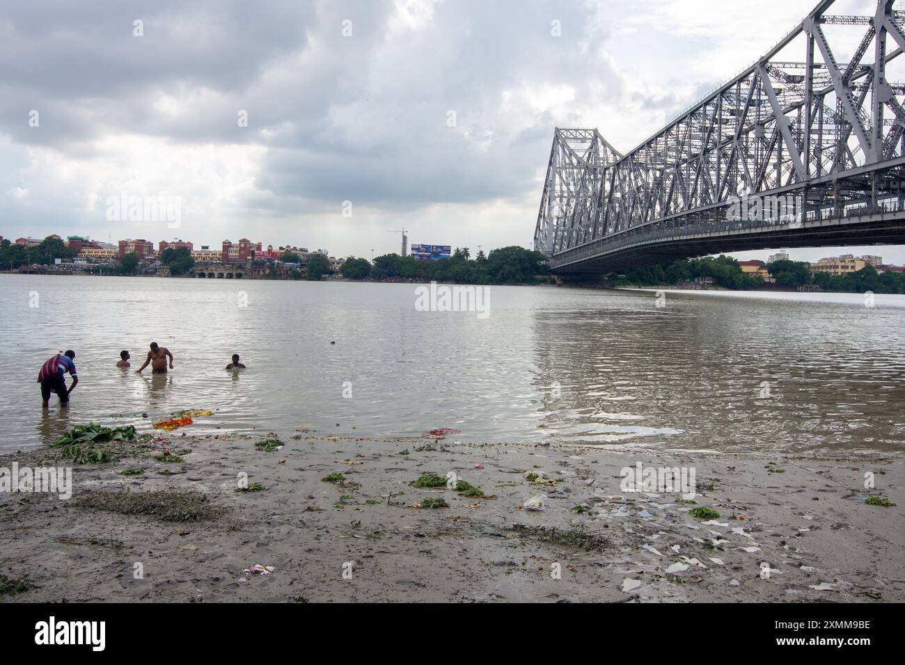 An iconic landmark in Kolkata, the Howrah Bridge is a huge steel bridge ...