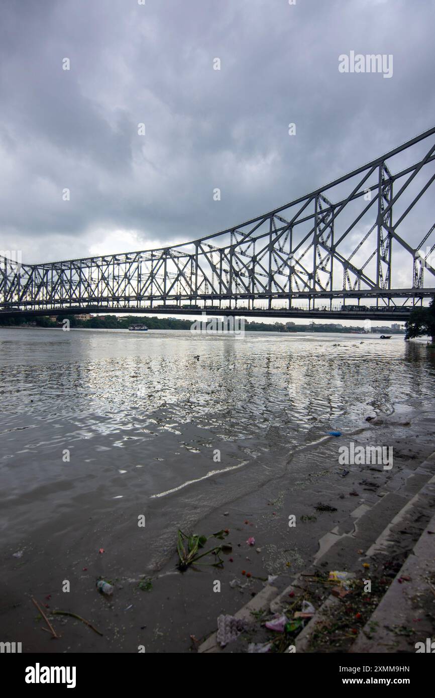 An iconic landmark in Kolkata, the Howrah Bridge is a huge steel bridge ...