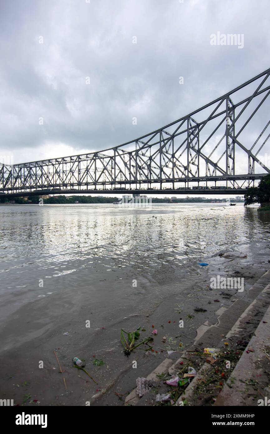 An iconic landmark in Kolkata, the Howrah Bridge is a huge steel bridge ...