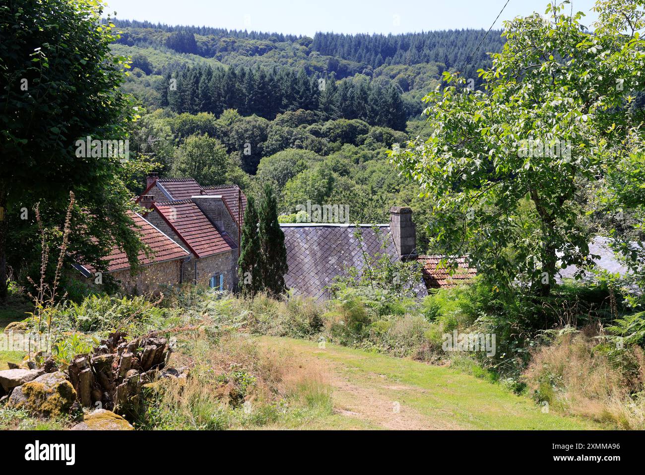 Hamlet and habitat built in granite on granite subsoil in the ...