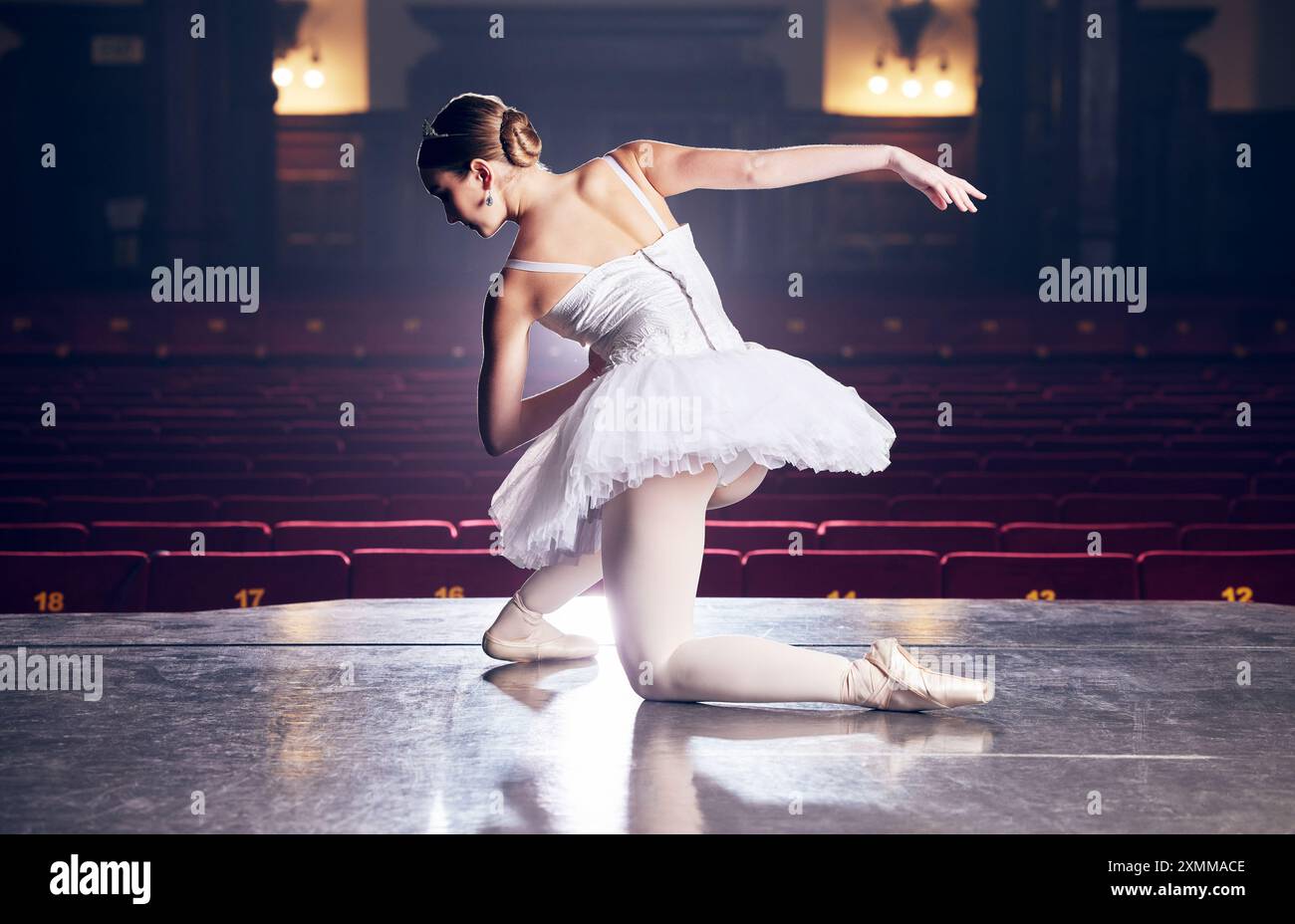 Dancing girl performance art hi-res stock photography and images - Alamy
