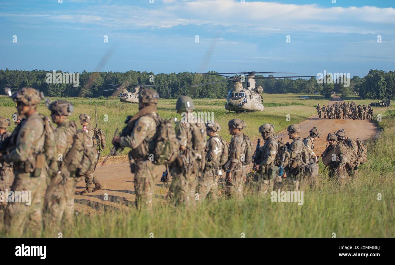 Florida Army National Guard (FLARNG) Soldiers with 2nd Battalion, 124th ...