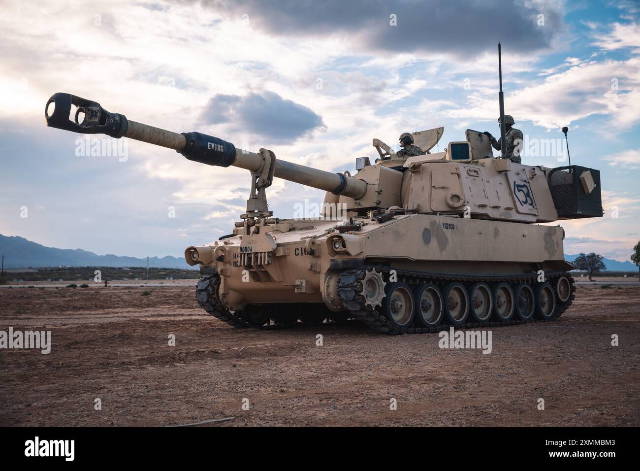 U.S. Army Soldiers assigned to 4th Battalion, 70th Armored Regiment ...