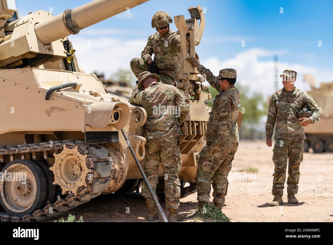 U.S. Army Soldiers assigned to the 1st Armored Brigade Combat Team, 1st ...