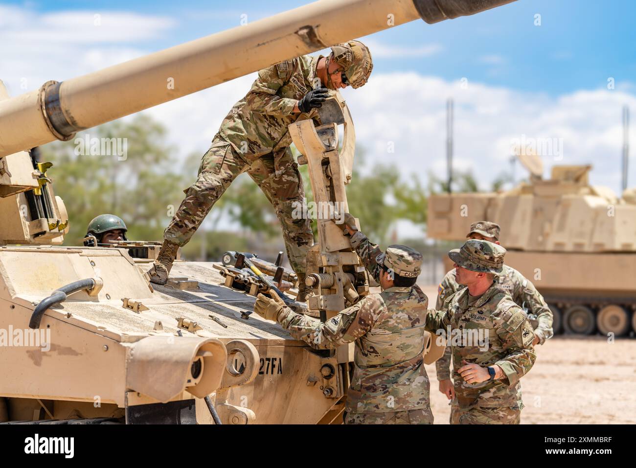 U.S. Army Soldiers assigned to the 1st Armored Brigade Combat Team, 1st ...