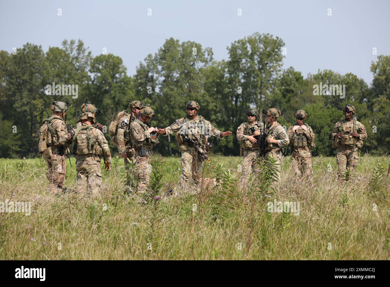 U.S. Army Soldiers, assigned to Maneuver Team 1221, 1st Security Force ...