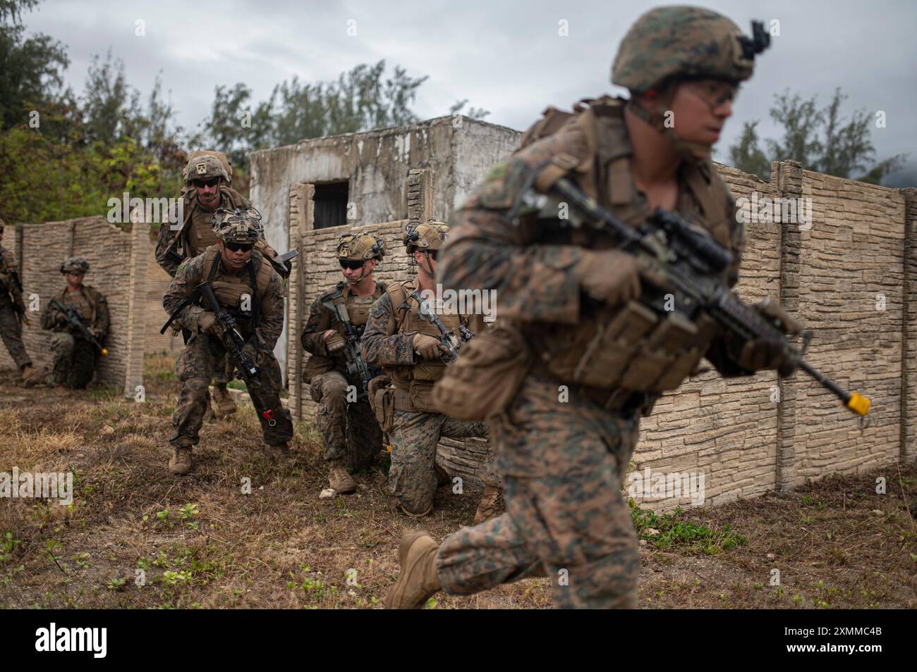 U.S. Marines assigned to Charlie Company, Battalion Landing Team 1/5 ...