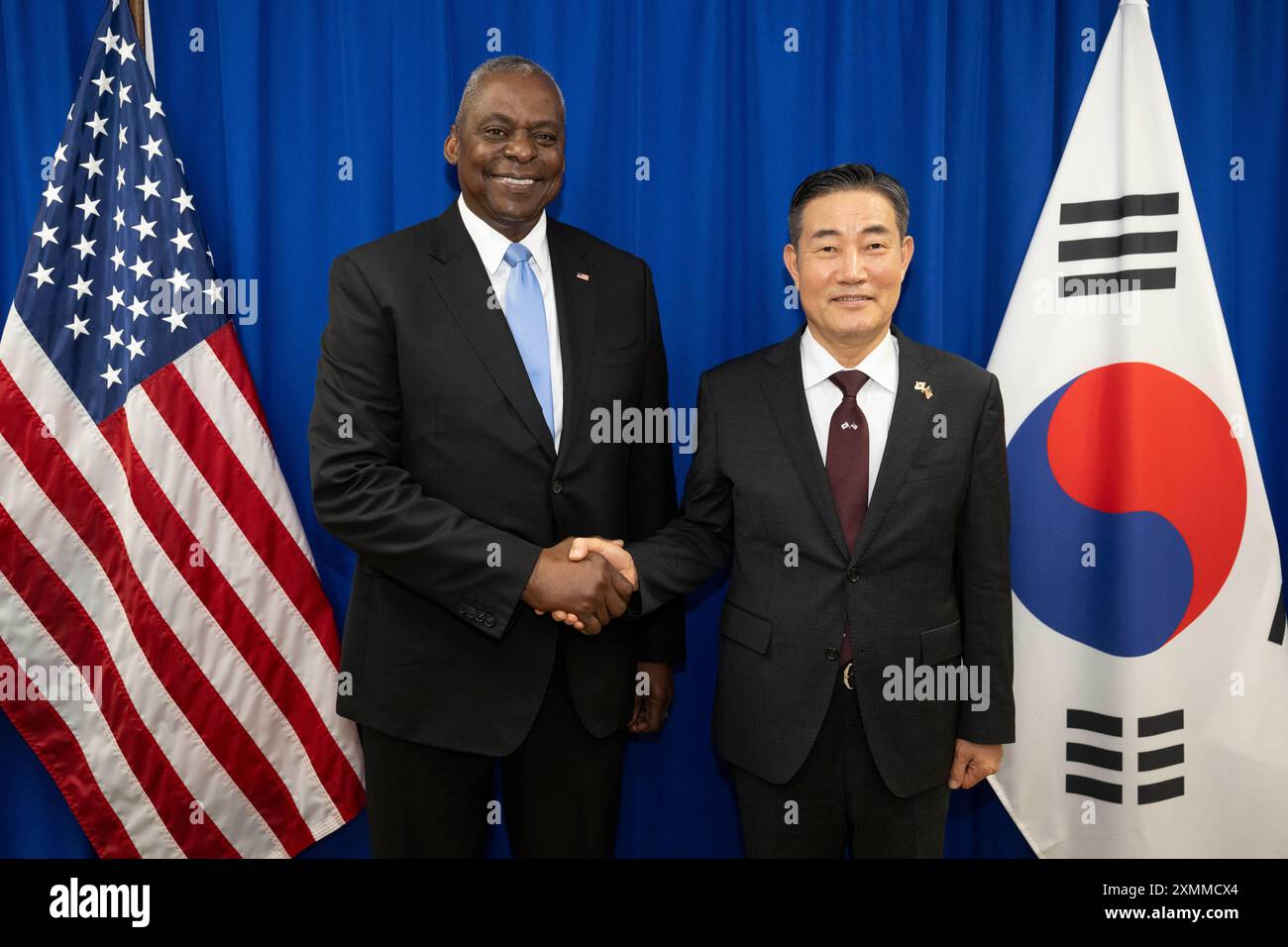 Secretary of Defense Lloyd J. Austin III poses for a photo with ...