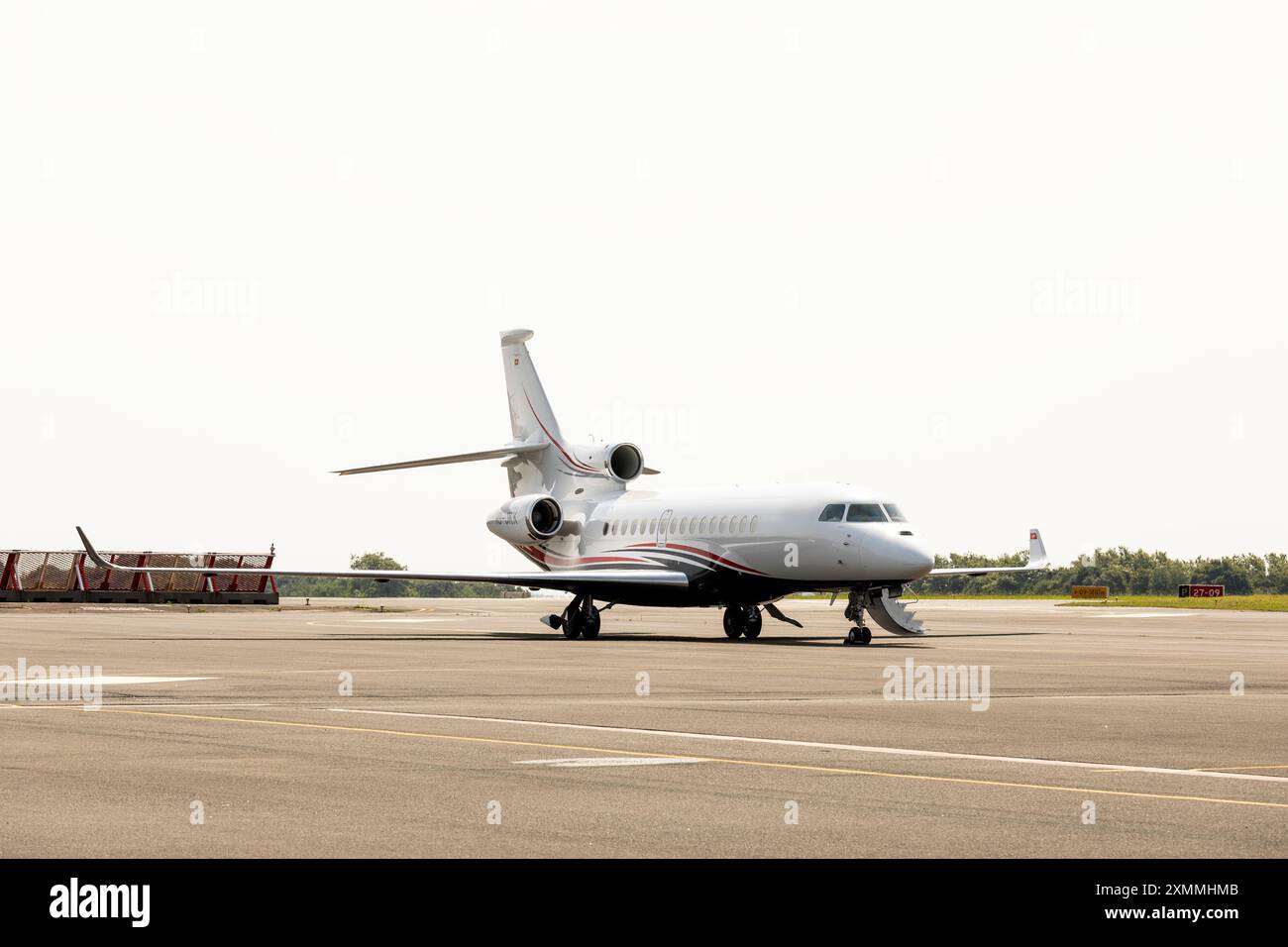 Avion dassault falcon france hi-res stock photography and images - Alamy