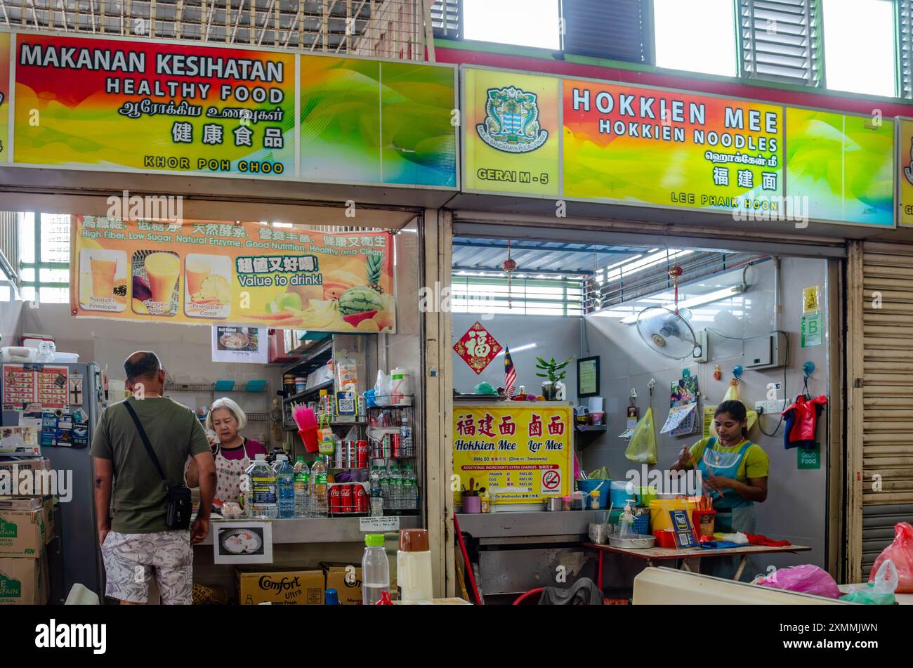Food stalls at the food court in Tanjung Bungh market in Penang ...