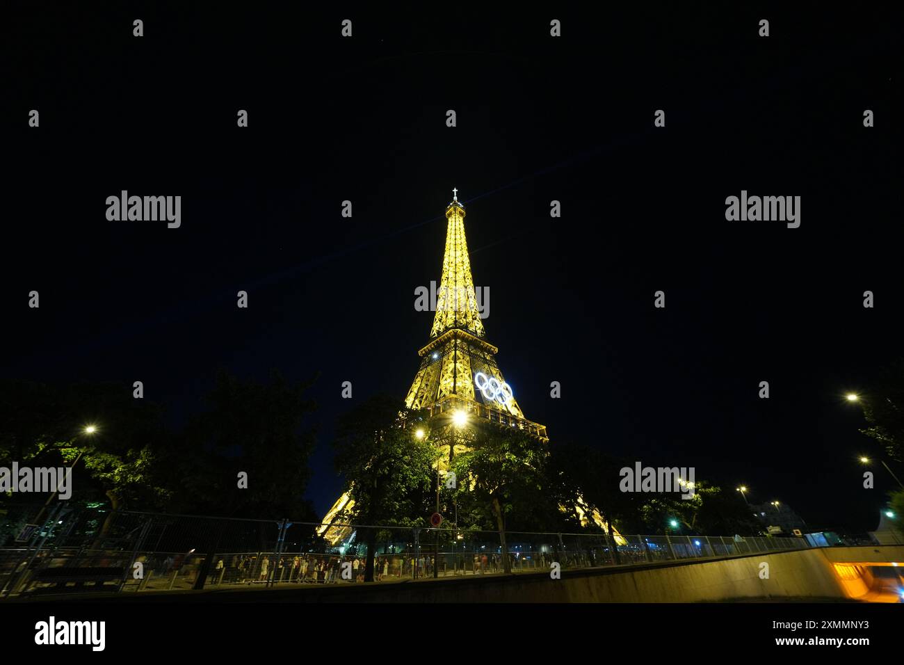 Paris, France. 28th July, 2024. Olympia, Paris 2024, view of the illuminated Eiffel Tower ...