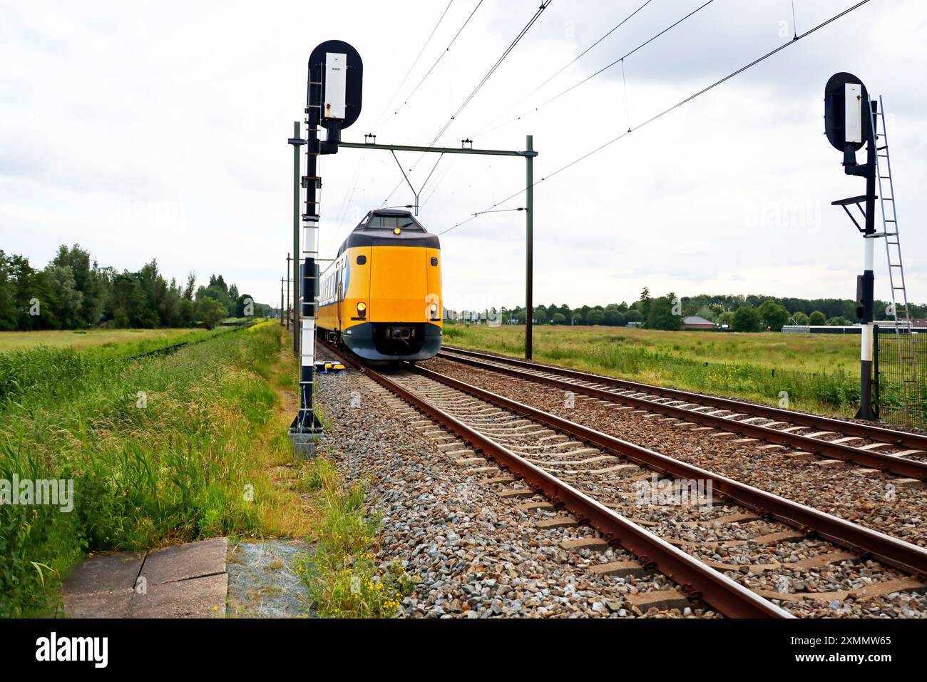 Koploper intercity train as old intercity train to be retired soon in ...
