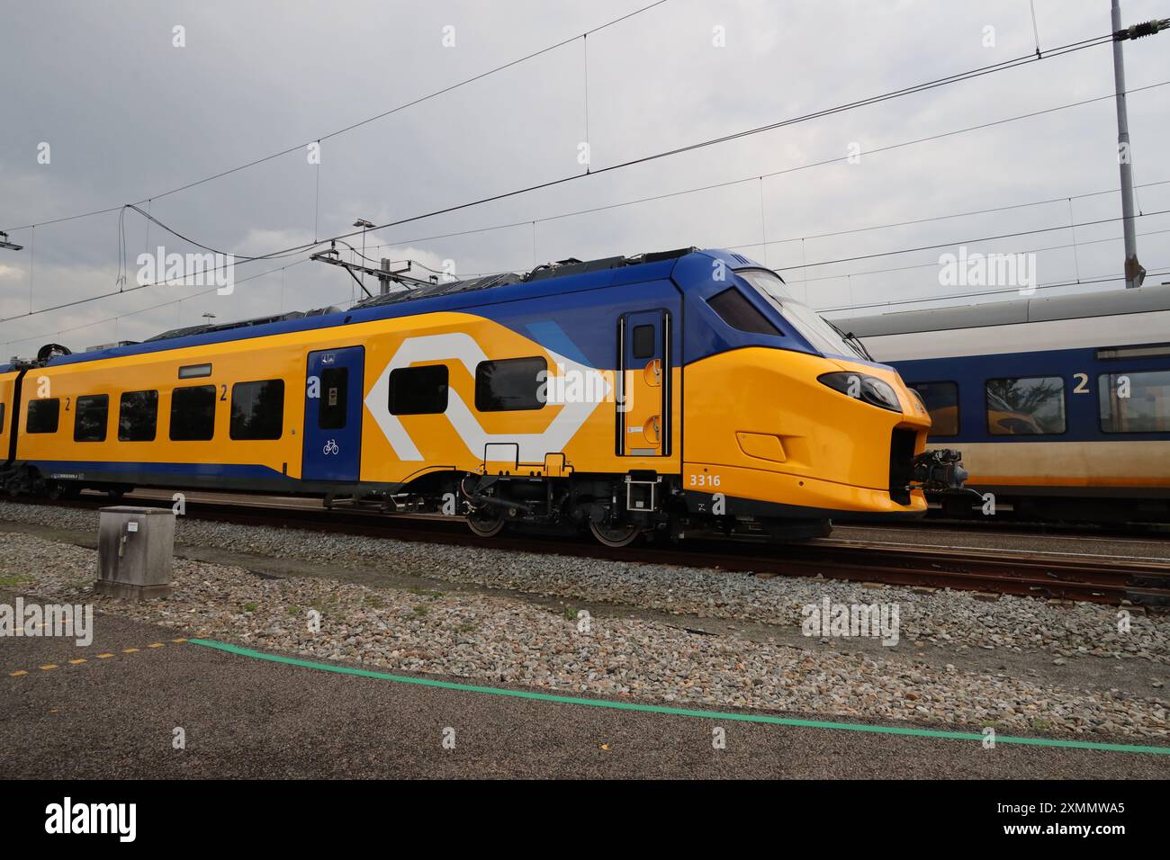 Commuter flow hi-res stock photography and images - Alamy