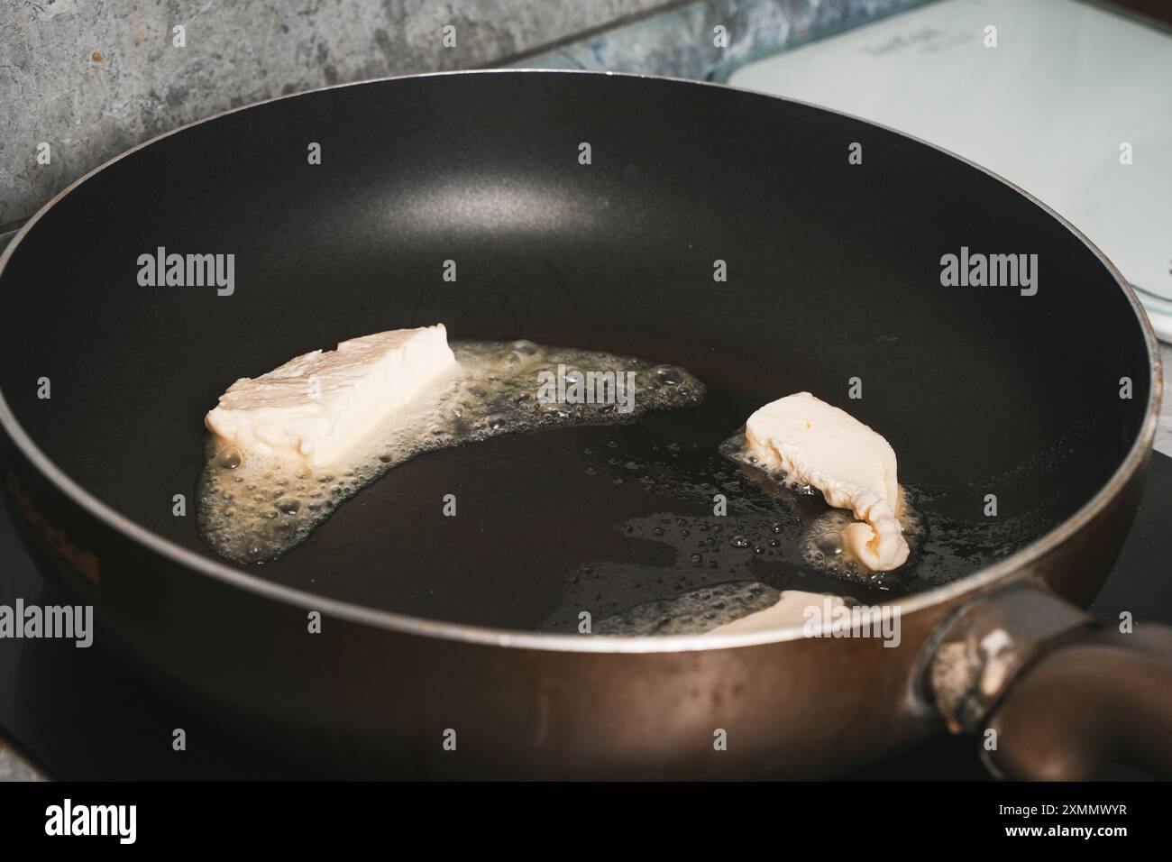 Bubbling butter pan hi-res stock photography and images - Alamy