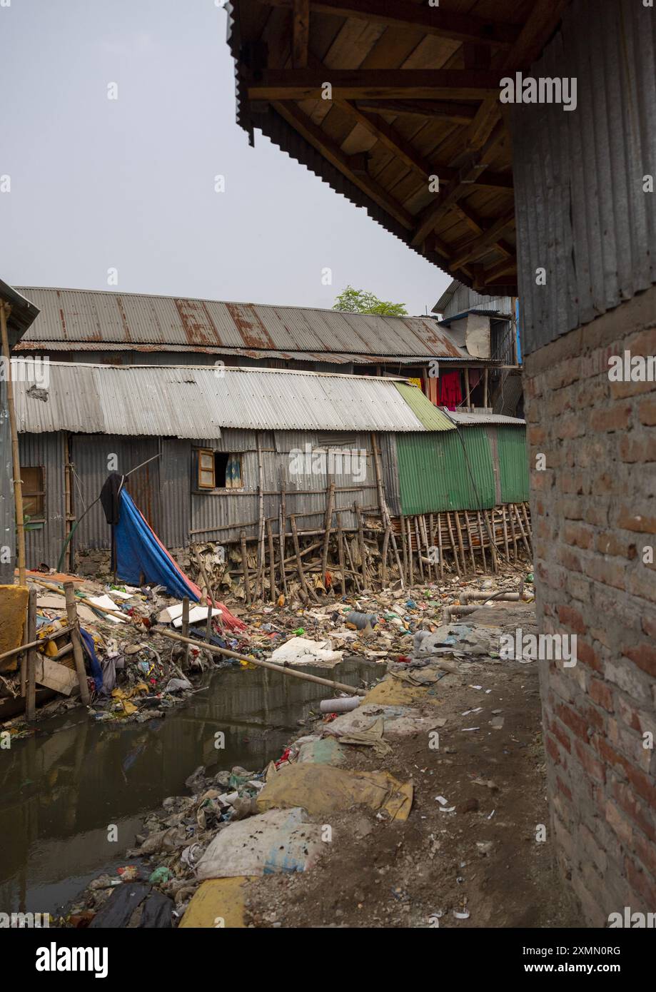 Dhaka slums hi-res stock photography and images - Alamy