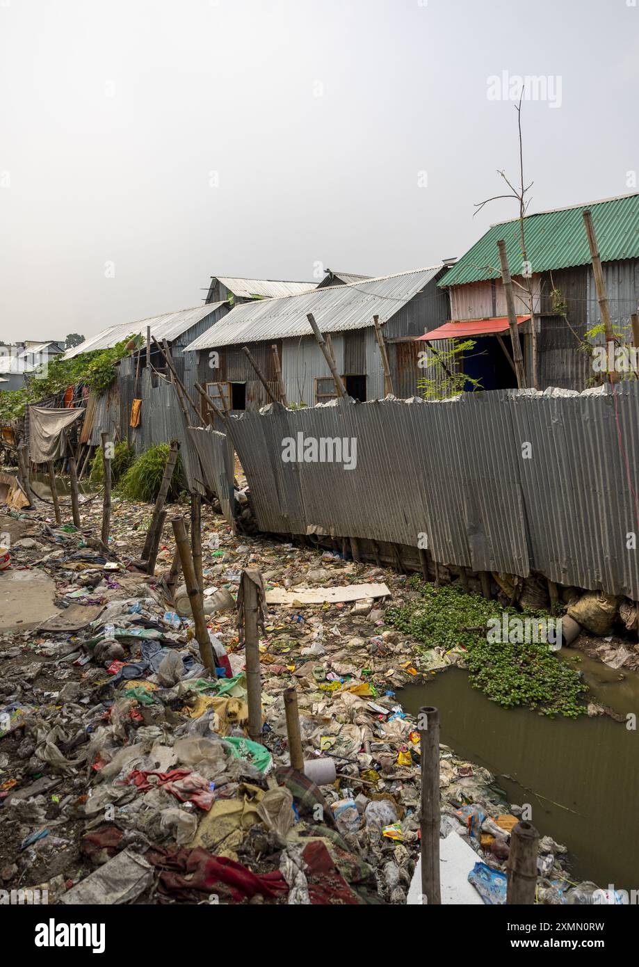Korail slum garbages, Dhaka Division, Dhaka, Bangladesh Stock Photo - Alamy
