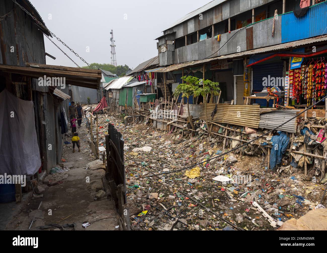 Korail slum garbages, Dhaka Division, Dhaka, Bangladesh Stock Photo - Alamy