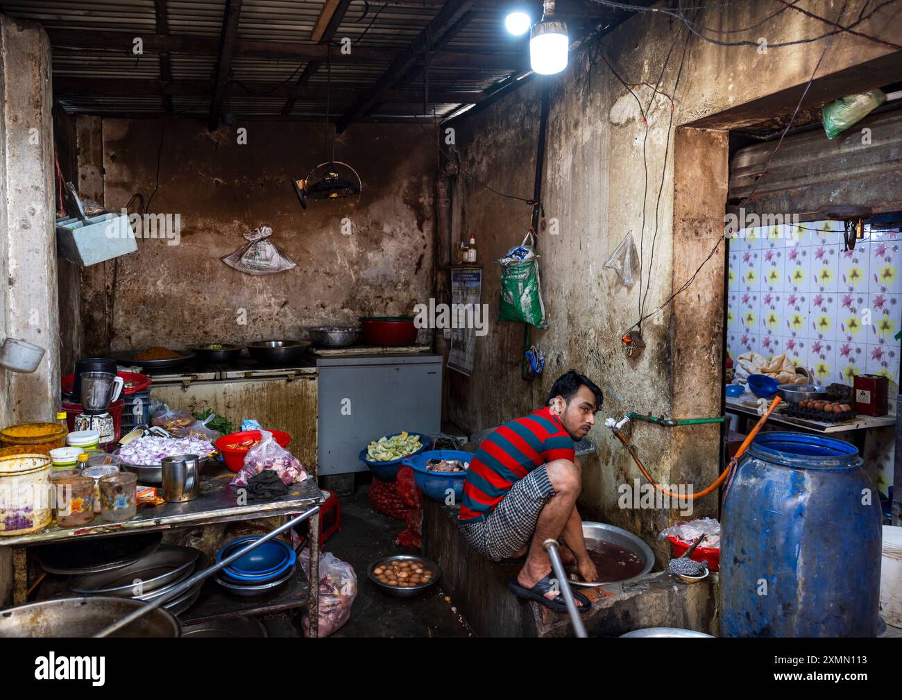 Bangladeshi man cooking in a restaurant kitchen in Korail slum, Dhaka ...