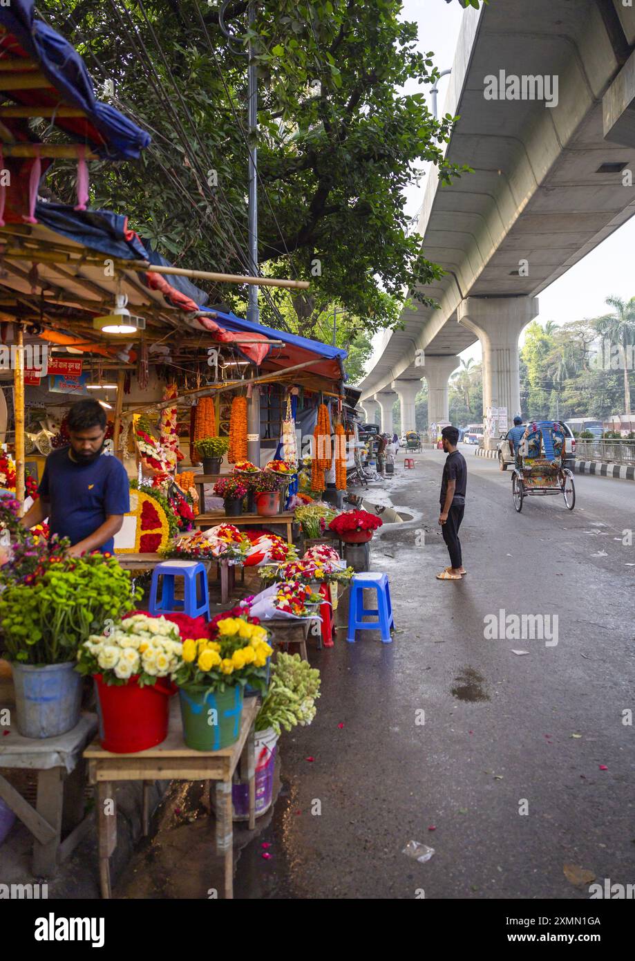 Flower market along the road, Dhaka Division, Dhaka, Bangladesh Stock ...