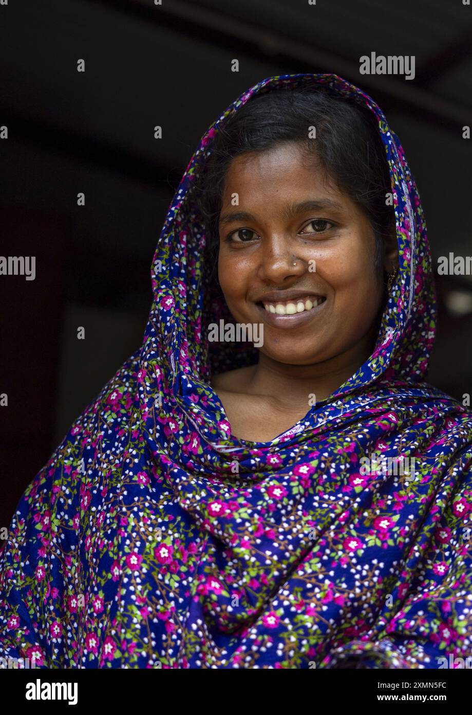 Veiled young woman hi-res stock photography and images - Alamy