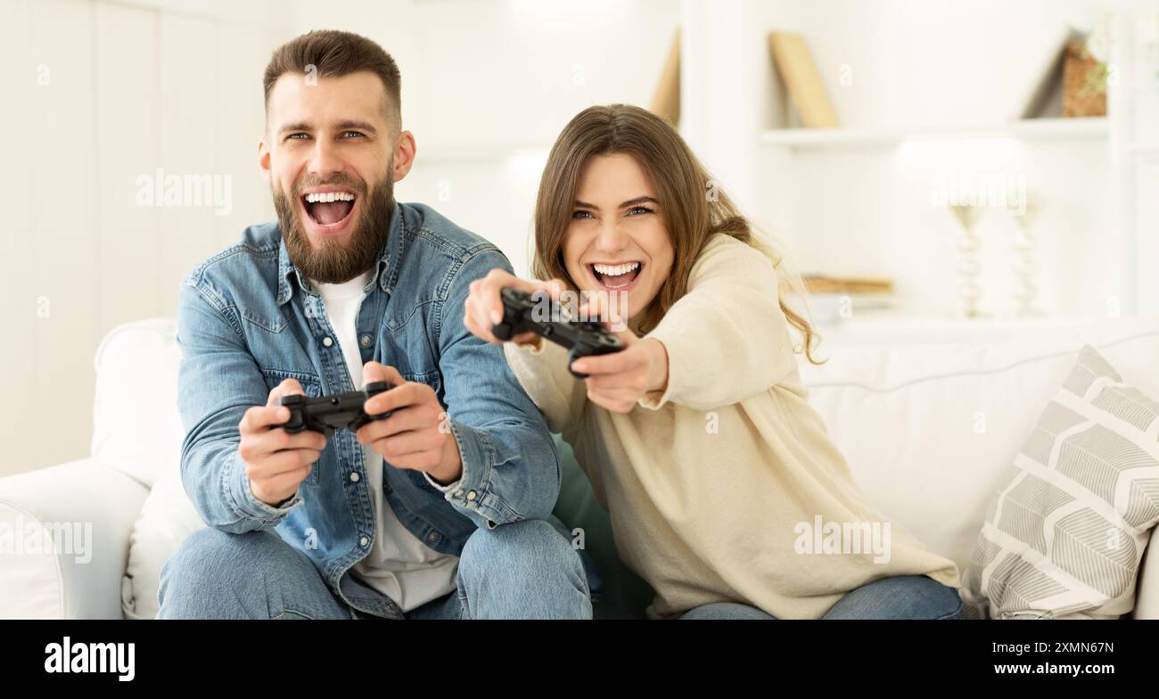Girl playing on playstation game hi-res stock photography and images ...