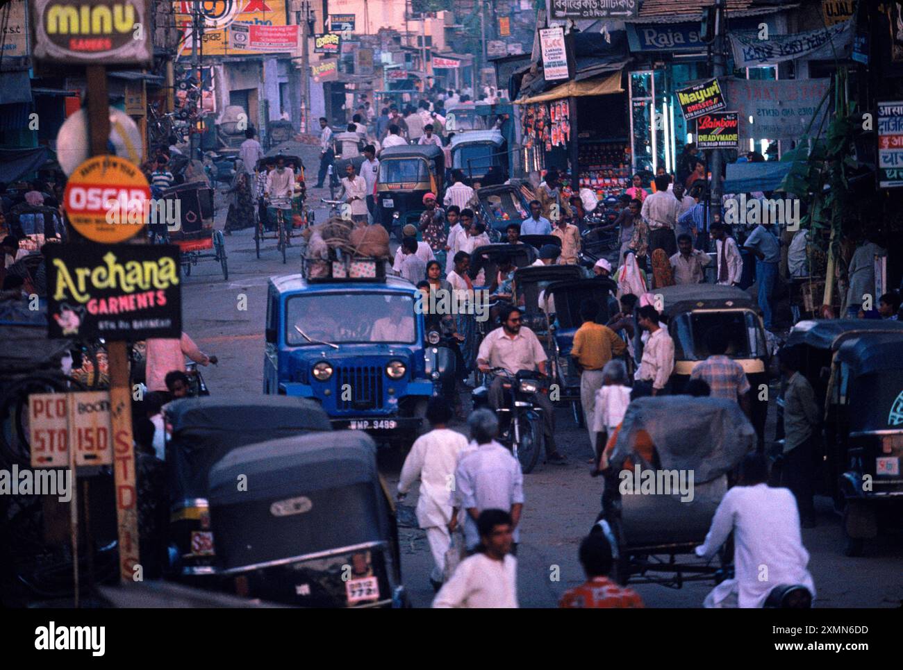 Traffic in border town between Bihar and West Bingal, India Stock Photo ...