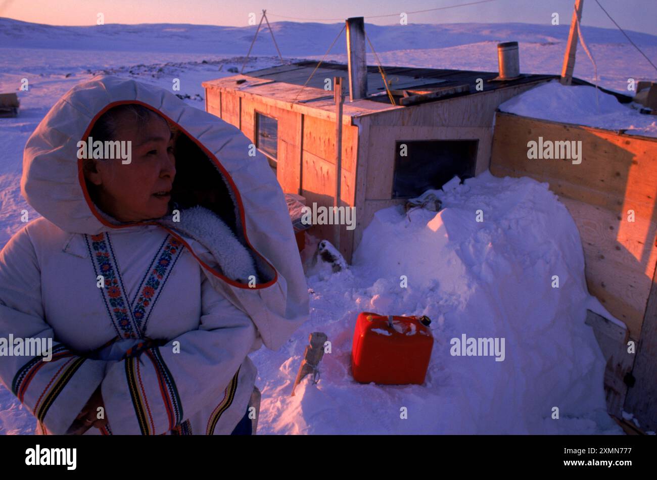 Canada inuit camp hi-res stock photography and images - Alamy