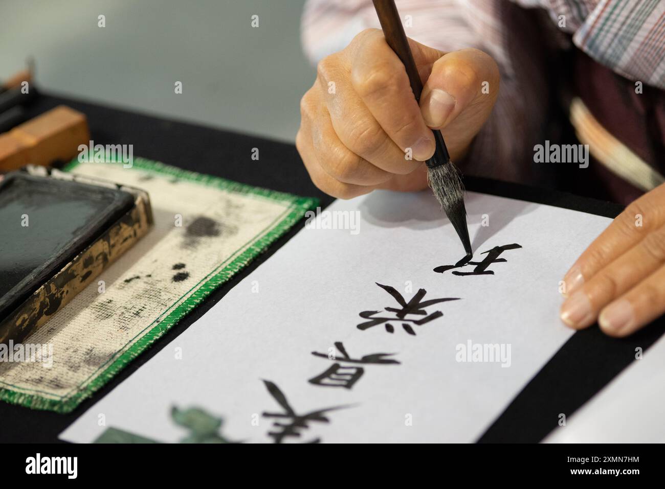 Female hand writes ink hi-res stock photography and images - Alamy