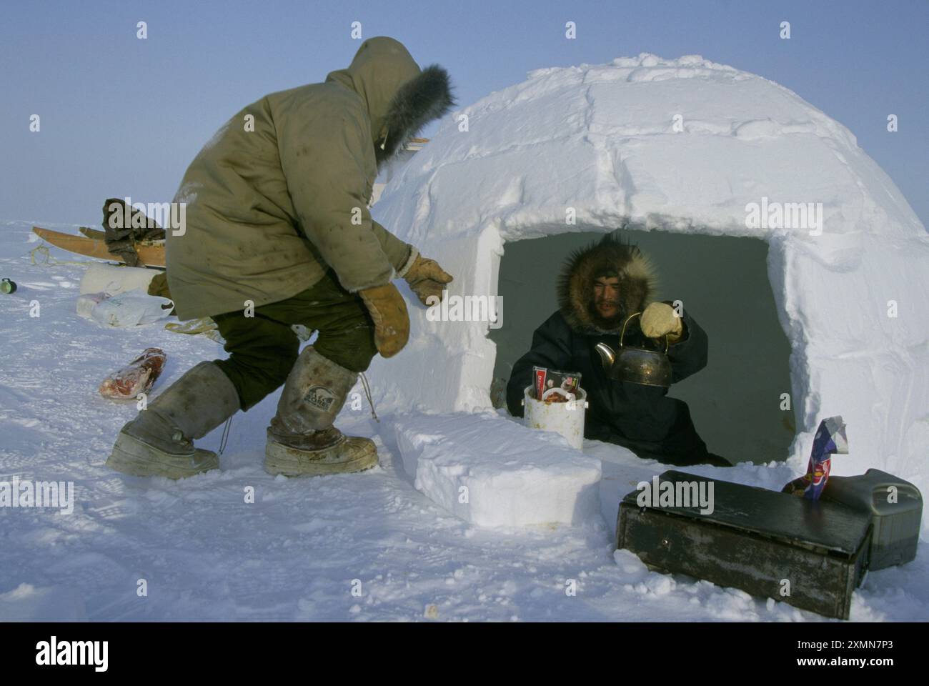 Building an igloo, Nunavut, Canada Stock Photo - Alamy