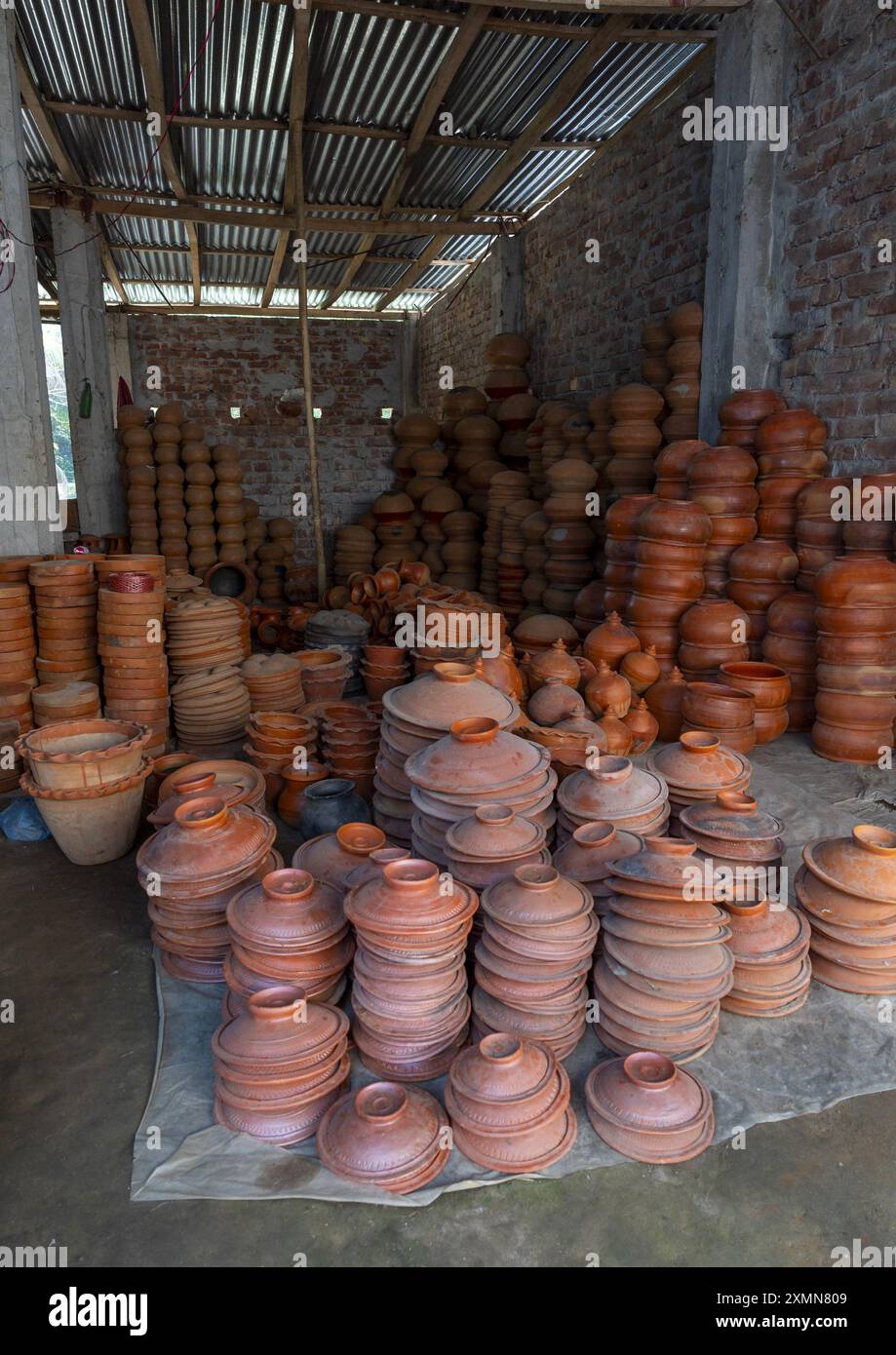 Shop selling pots in Sundarbans, Barisal Division, Harta, Bangladesh ...