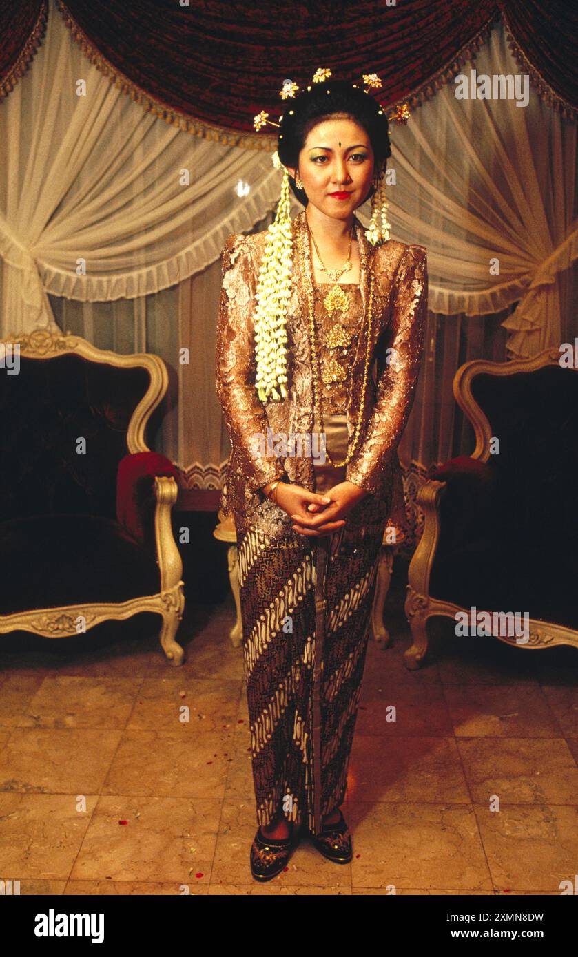 Preparation of bride, Indonesia Stock Photo - Alamy