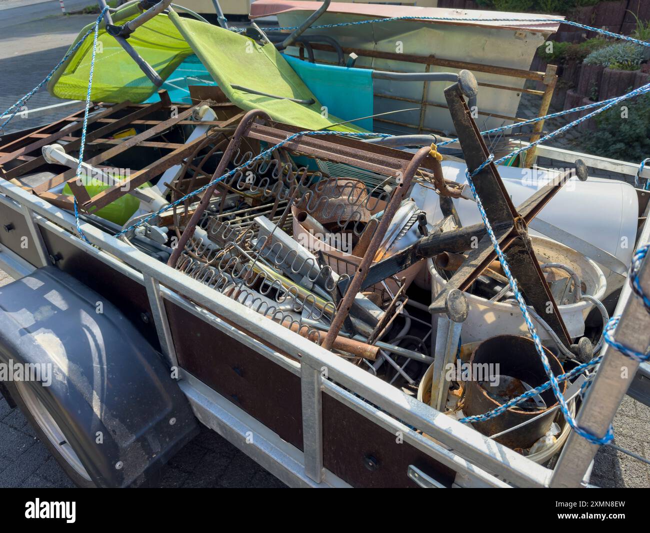 Scrap metal trailer recycling hi-res stock photography and images - Alamy