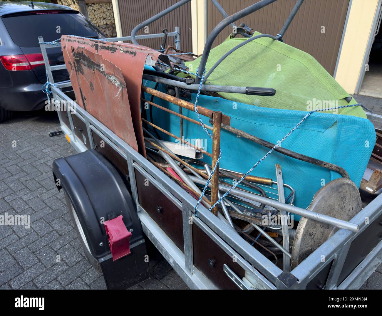 Scrap metal trailer recycling hi-res stock photography and images - Alamy