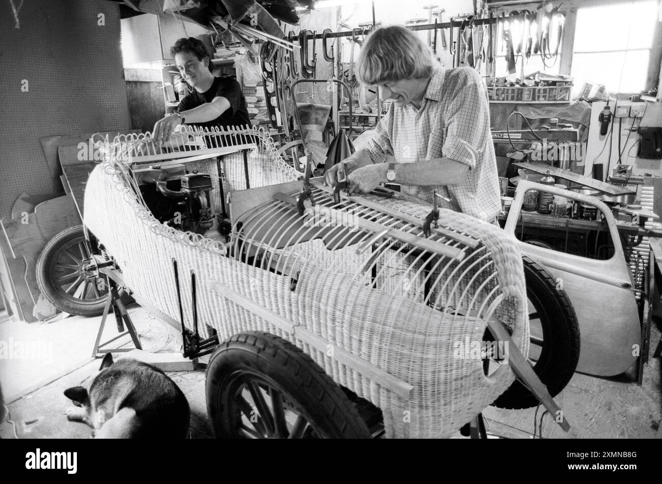 Wicker car body Rrestoring a very early 20th century car - wicker body ...