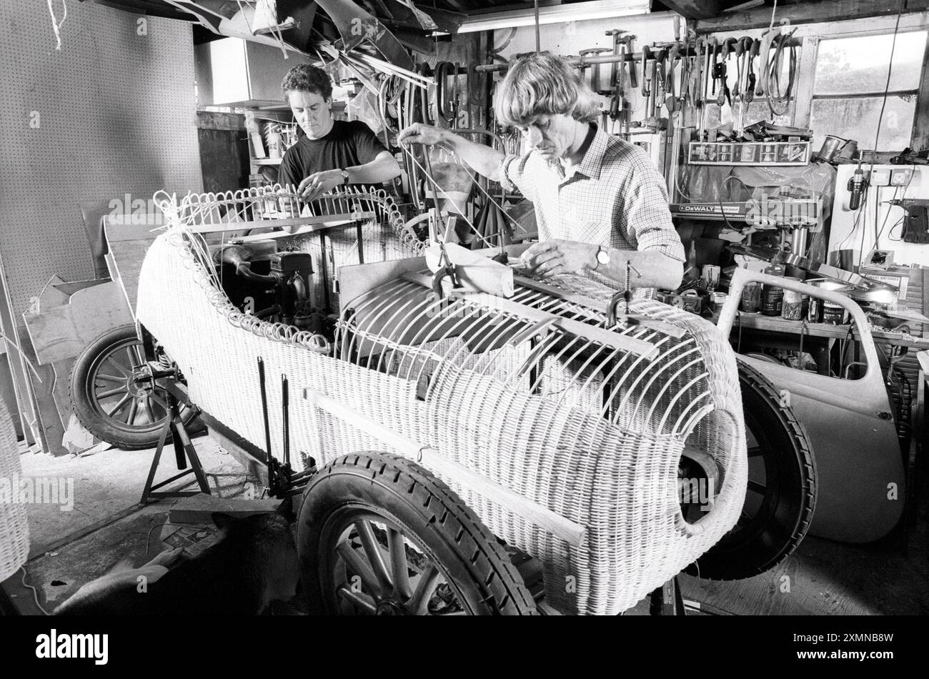 Wicker car body Rrestoring a very early 20th century car - wicker body ...