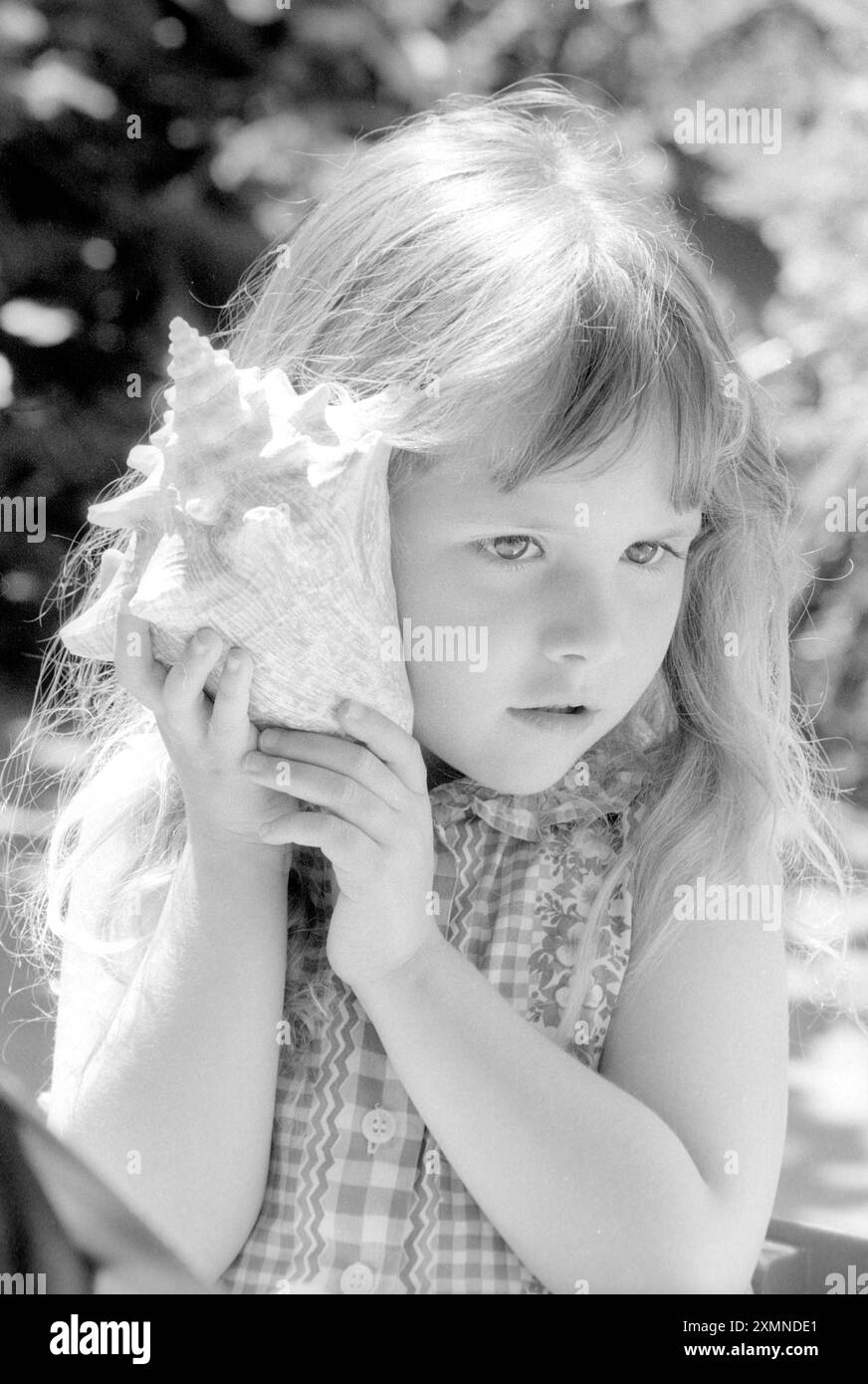 Girl sea shell Black and White Stock Photos & Images - Alamy