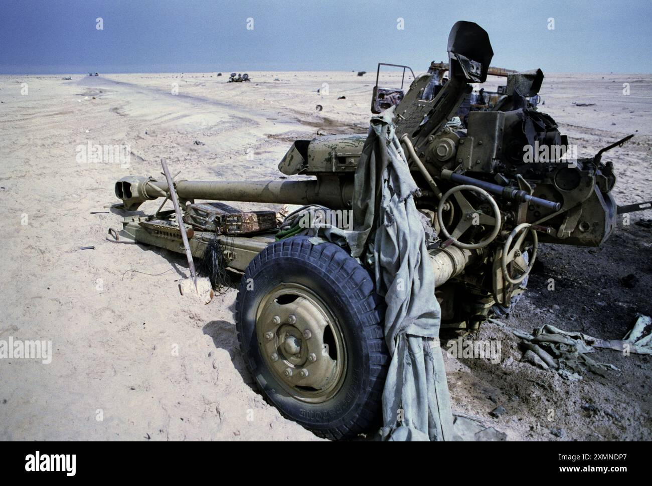 First Gulf War: 4th March 1991 An Iraqi Army towed Soviet 122 mm Howitzer 2A18 (D-30), abandoned ...