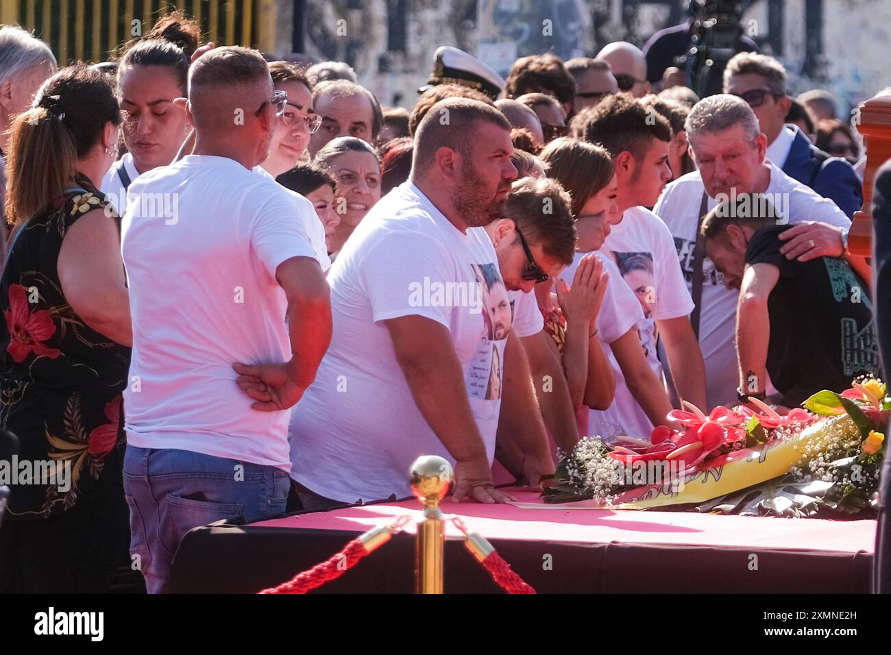 Naples, funeral of the three scampia victims The funerals of the three ...