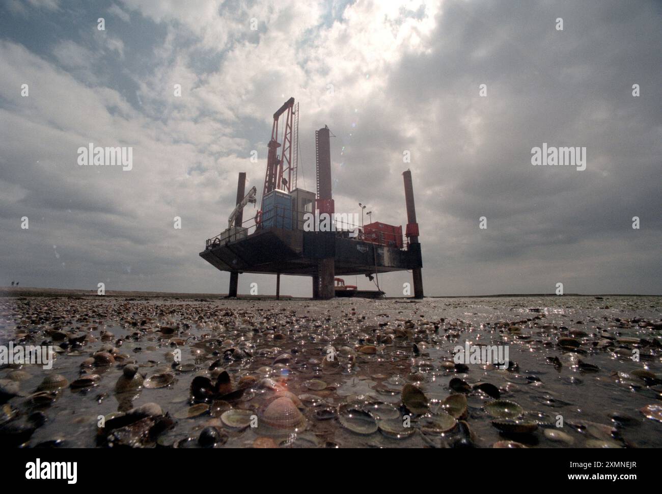 Southern water Oil Rig 26 June 1997 Picture by Roger Bamber Stock Photo ...