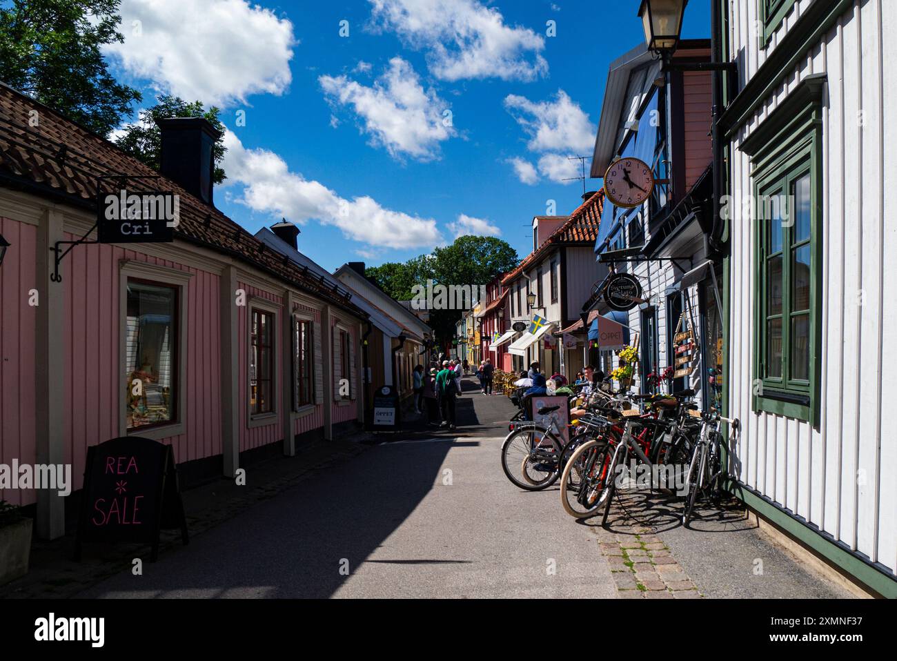 Parkled bicycles hi-res stock photography and images - Alamy