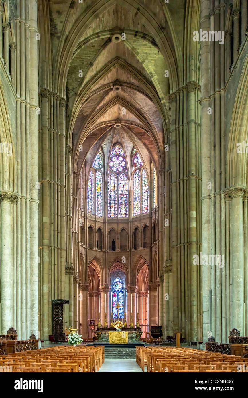 Inside Cathedrale Notre-Dame de Reims, Reims, Champagne, France Stock ...