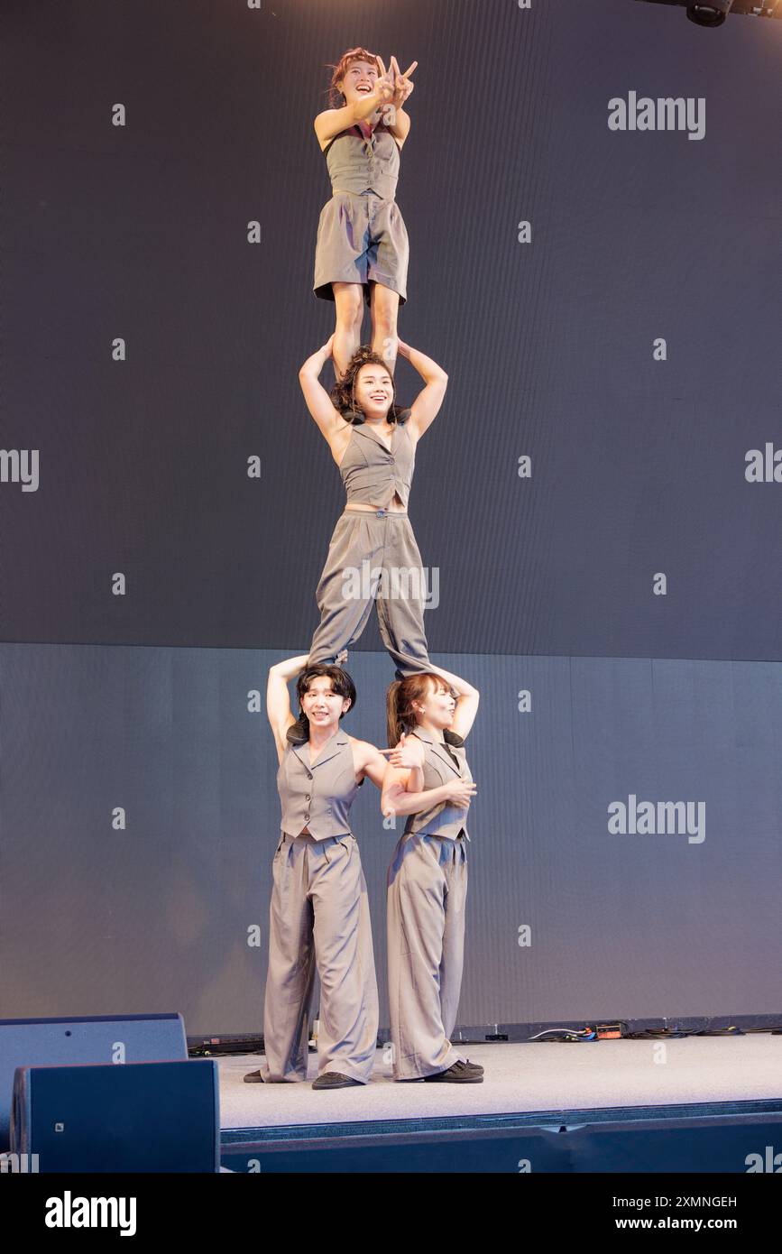 Paris, France. 28th July, 2024. The impressive girls of Eye Catching Circus, MEI Chih-Ling, LAN ...