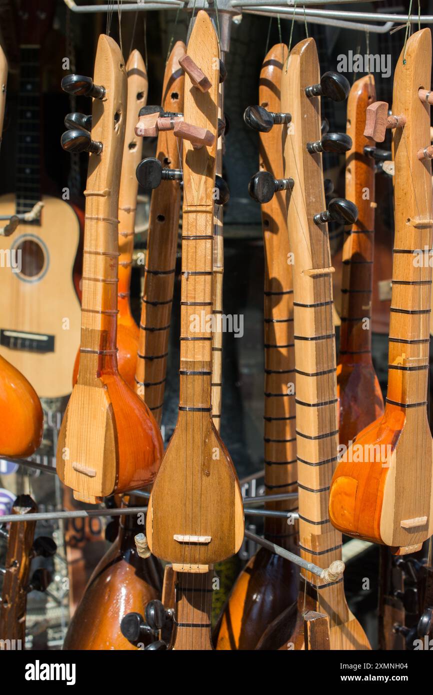 the classic turkish string instrument Saz, baglama Stock Photo - Alamy