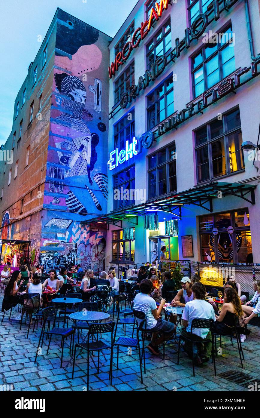 People drinking al fresco at Klubogaleria Dobro nightclub by the Neon ...