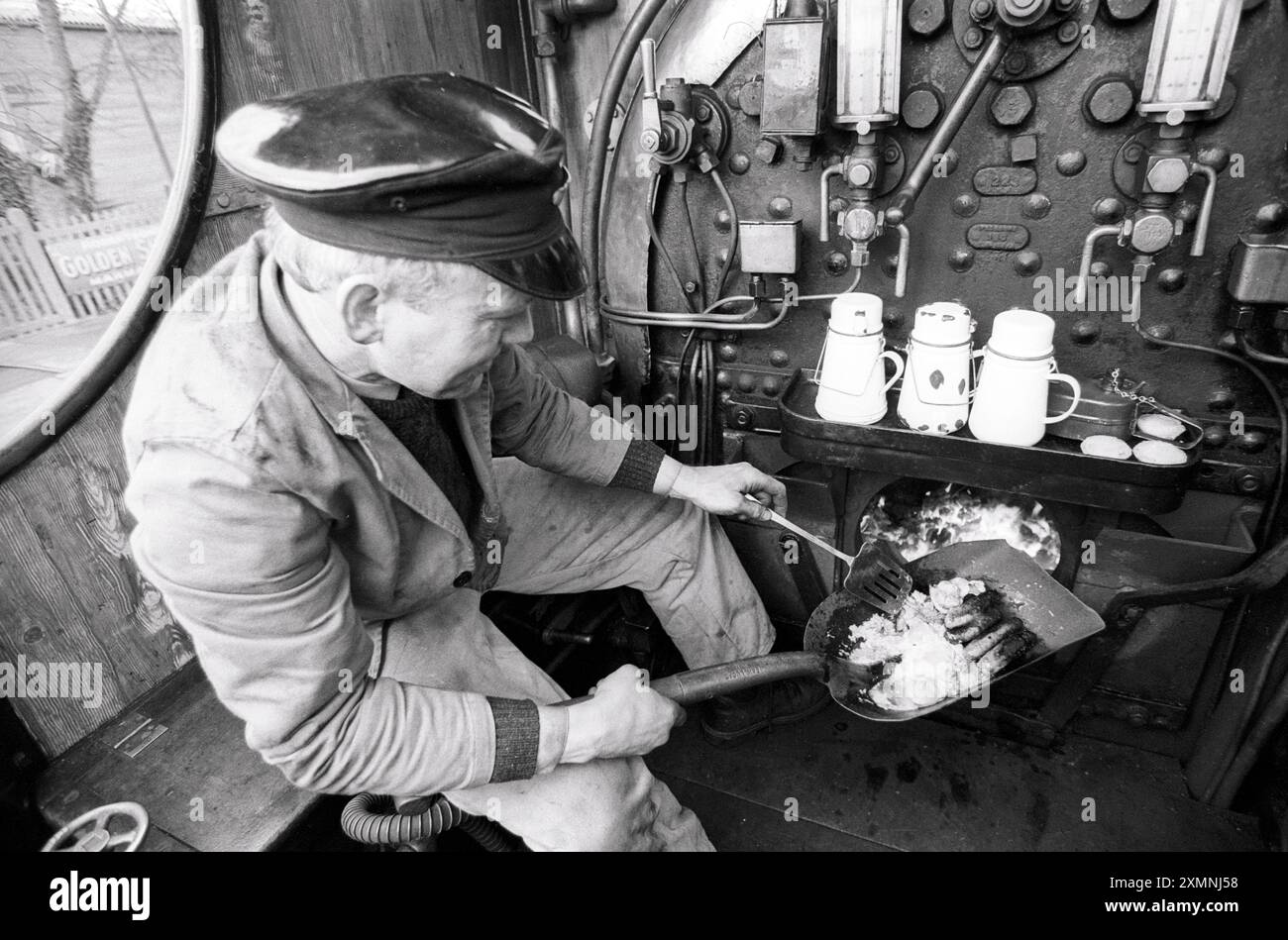 Cooking breakfast on shovel Breakfast on steam train 16 February 1995 ...