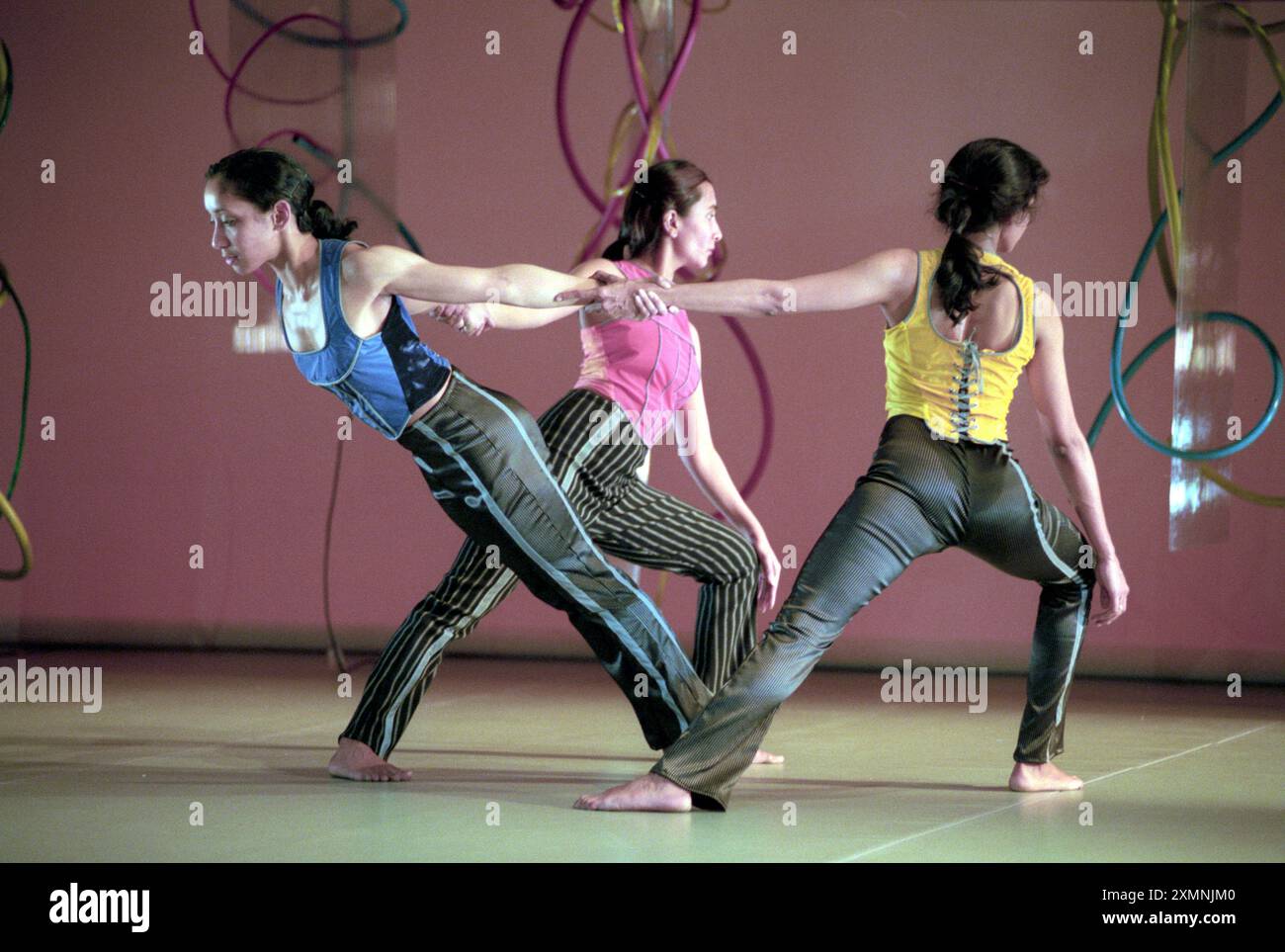 Shobana Jeyasingh Dancers 4 February 1999 Picture by Roger Bamber Stock ...