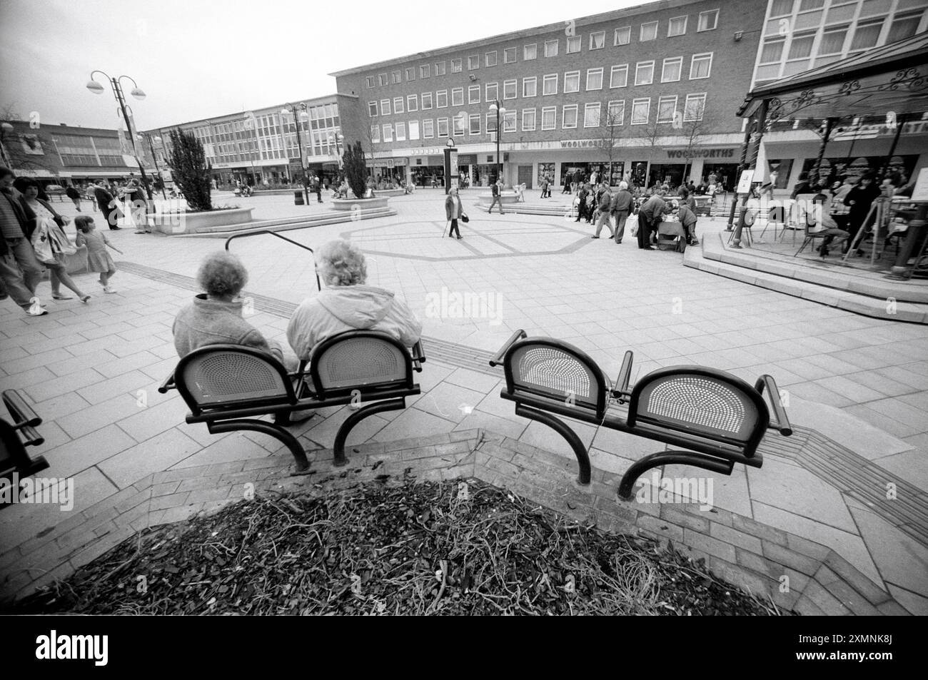 Crawley town centre 25 March 1996 Picture by Roger Bamber Stock Photo ...