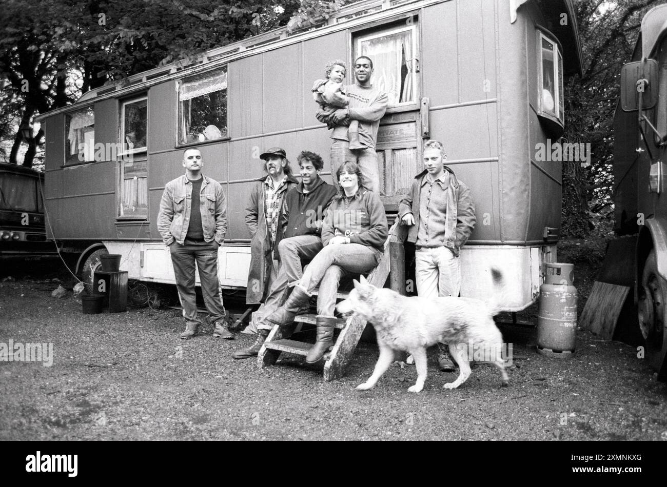 New age travellers black and white hi-res stock photography and images ...